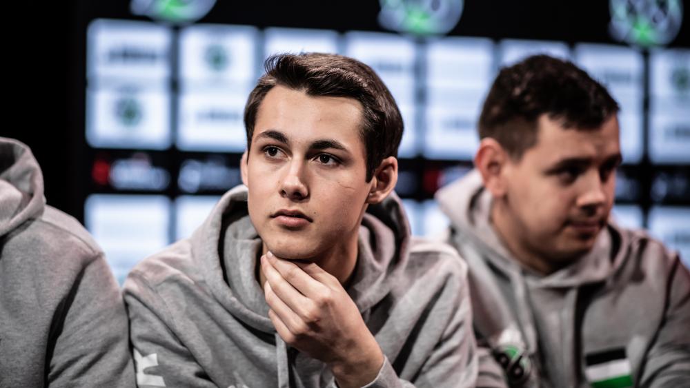 Hamburg and Stuttgart knock on top